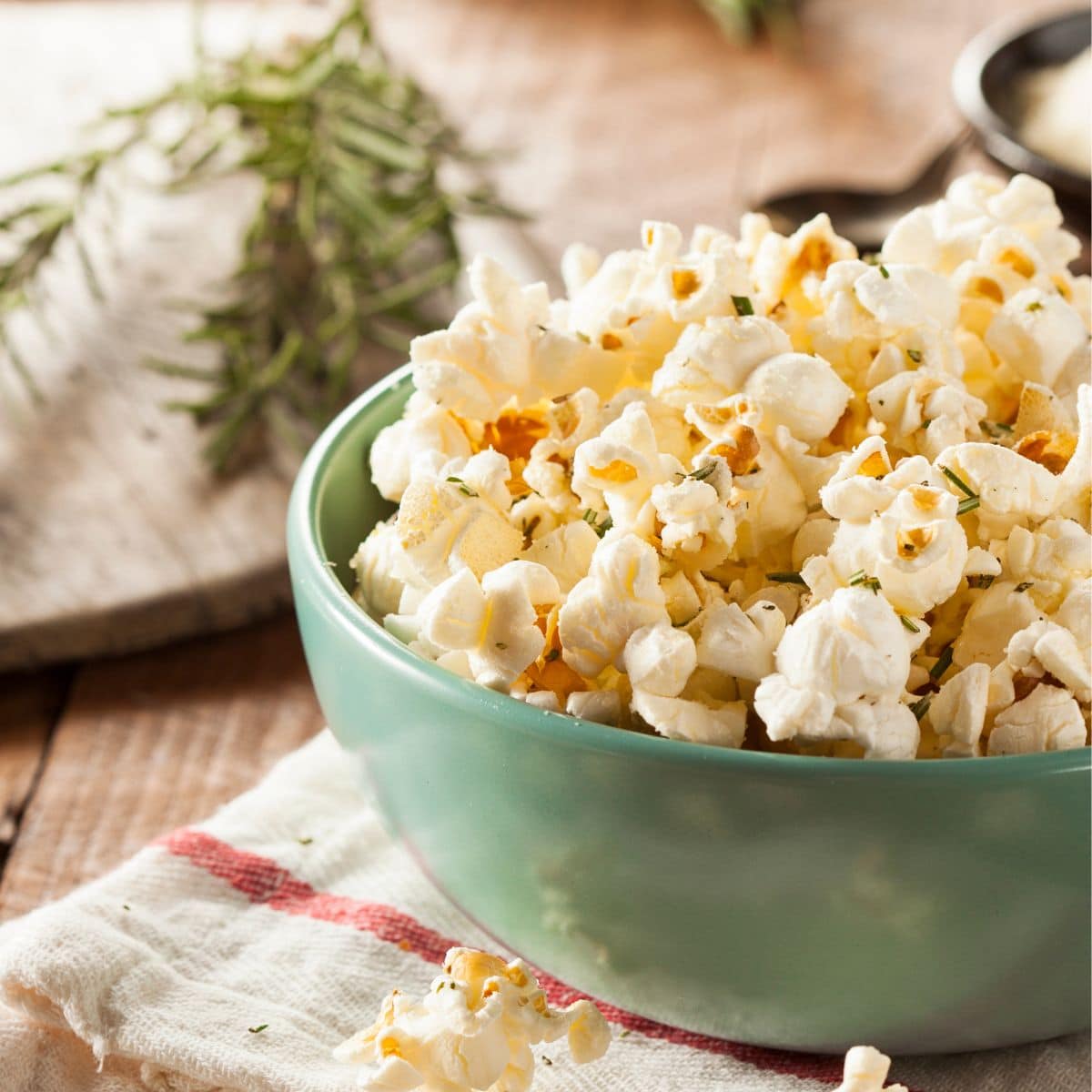 Simple and Delicious Garlic Herb Popcorn